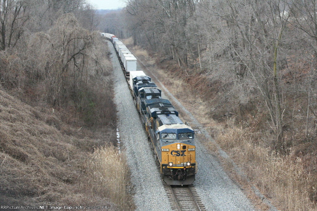 CSX 835 and train Q032